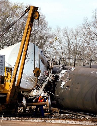 Derailment blamed on faulty train track brace | Local News | The Daily News