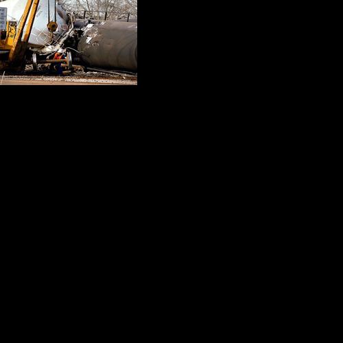 Derailment blamed on faulty train track brace | Local News | The Daily News