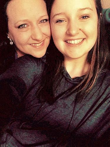 Moms And Daughters Often Mistaken For Sisters Leisure The Daily News