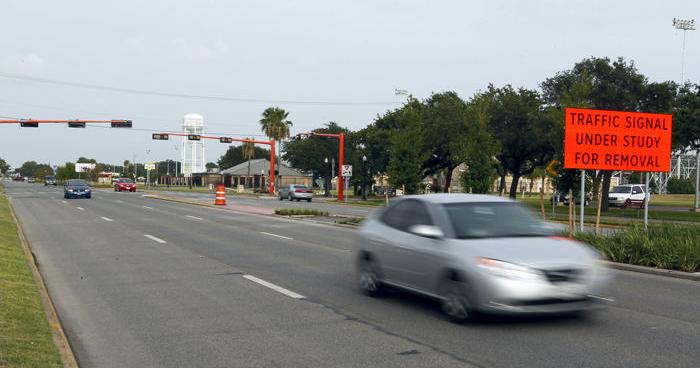 Texas City taking down 3 sets of traffic lights, including signals near ...