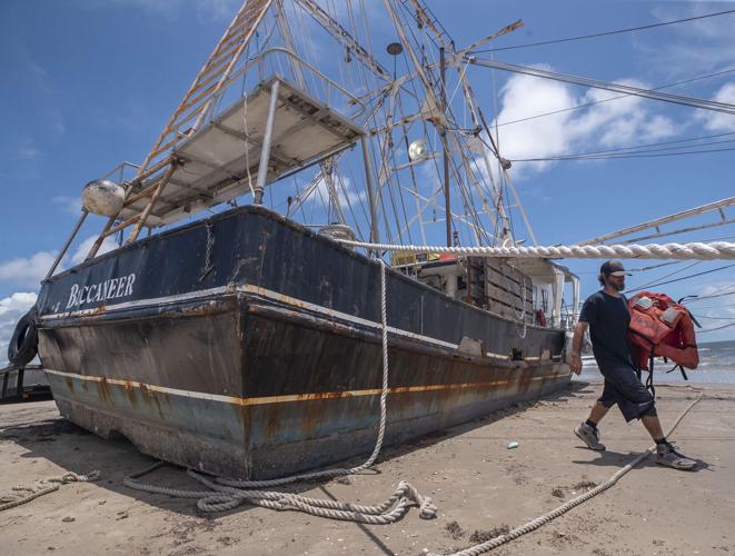 Stranded shrimp boat sparks massive recovery effort on Crystal Beach ...
