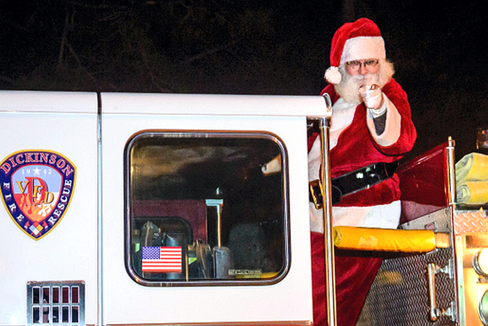 Christmas on parade in Dickinson | Local News | The Daily News