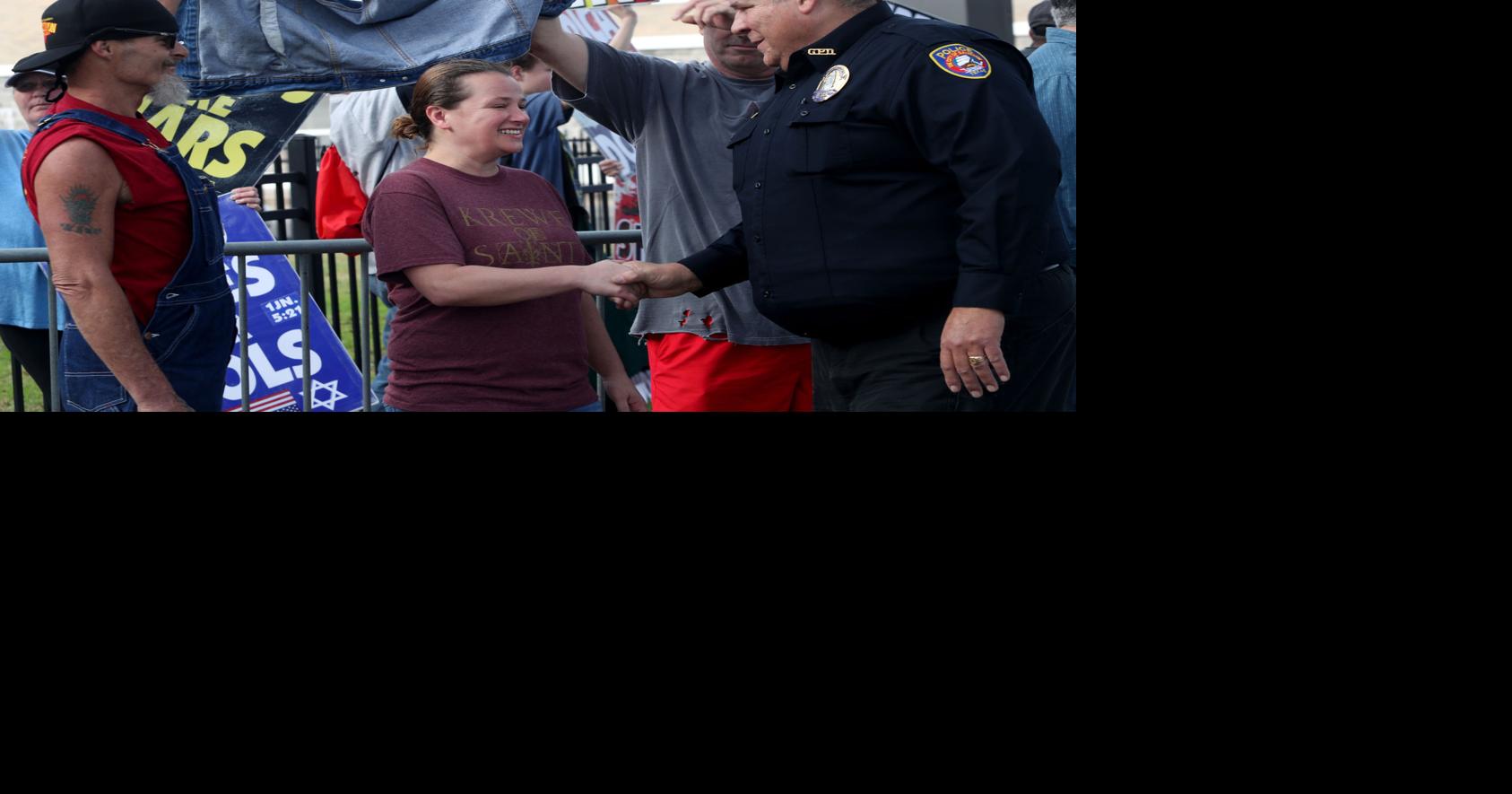Westboro Baptist Church demonstration draws counter-protest | Local ...