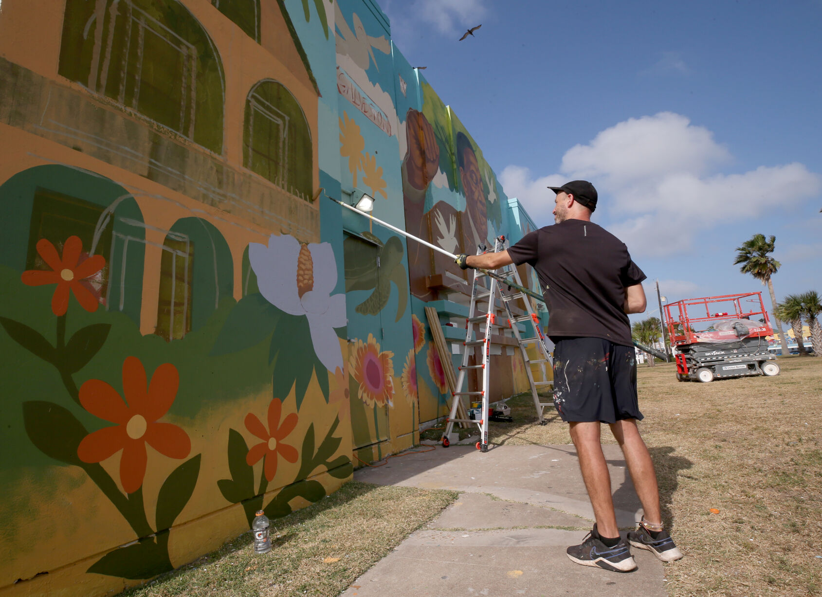 New mural on Menard Park Bandshell | Local News | The Daily News
