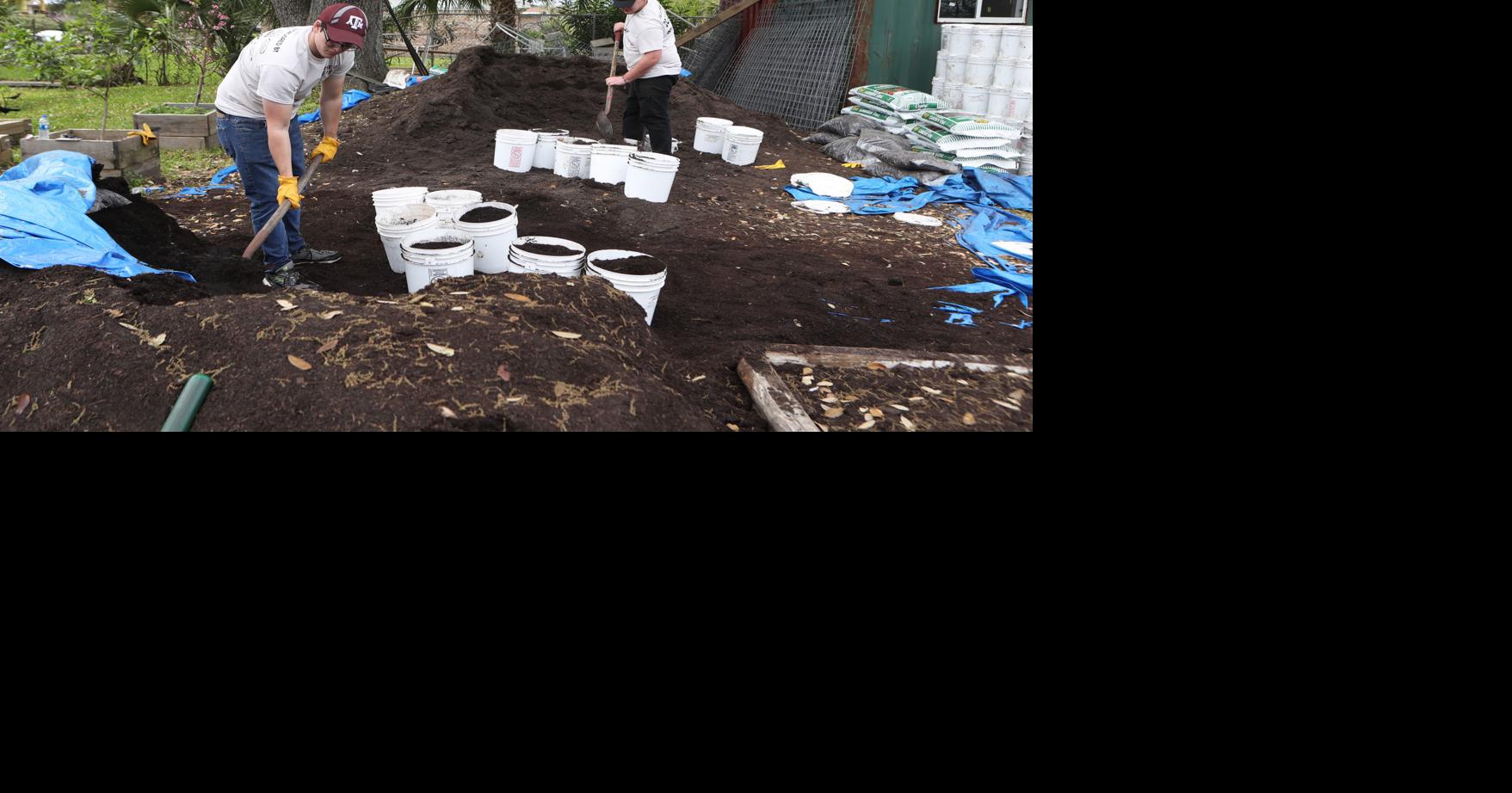 TAMUG students volunteer for annual Big Event | Local News | The Daily News