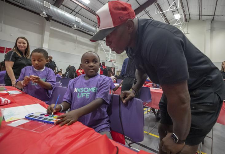 Brush with greatness: Chiefs hall of famer brings artsy event back to ...