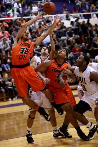 In 'tale of two halves,' Texas City tops Ball High in district opener ...