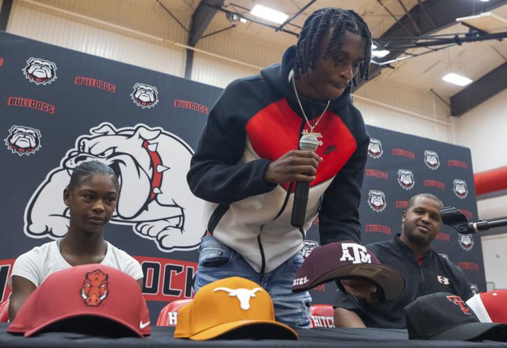 Hitchcock WR picks A&M in college commitment announcement | High School ...