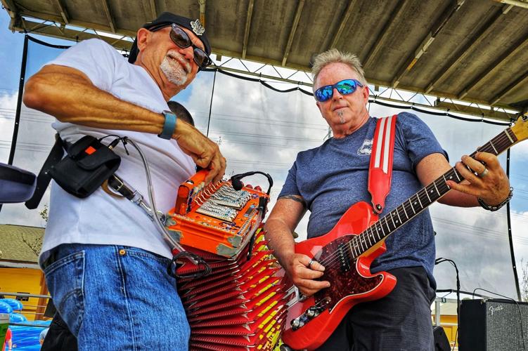 Hot ticket: Finger-paint, eat some gumbo, then run it off ...