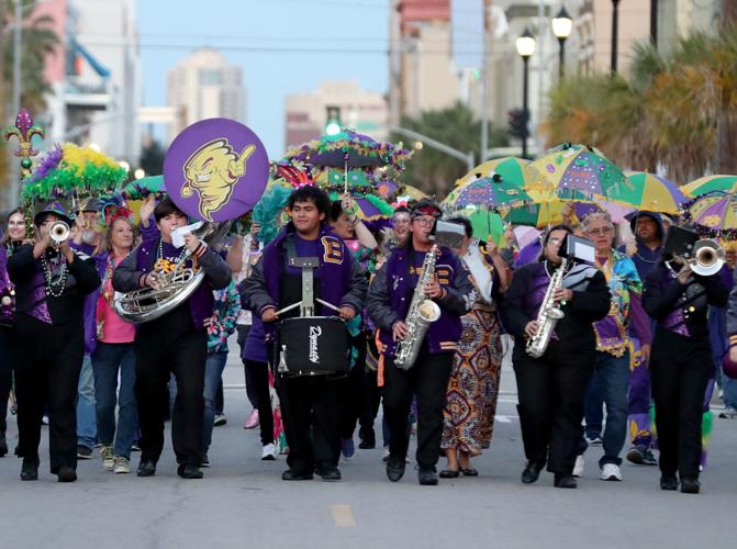 Fat Tuesday parade wraps up Mardi Gras in Galveston | Local News | The ...