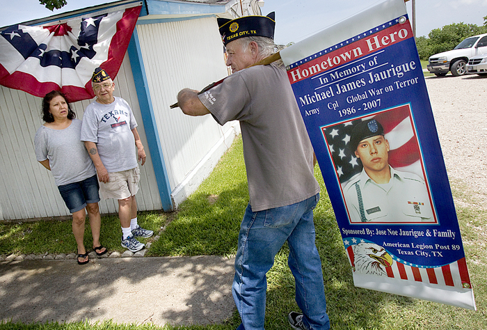 Banners to honor Texas City veterans | Local News | The Daily News