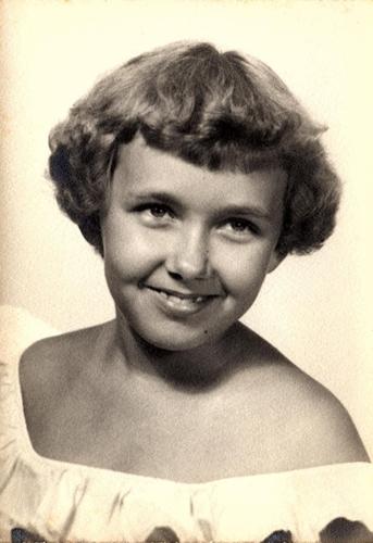 Carolyn Larson Hardcastle | Obituaries | The Daily News