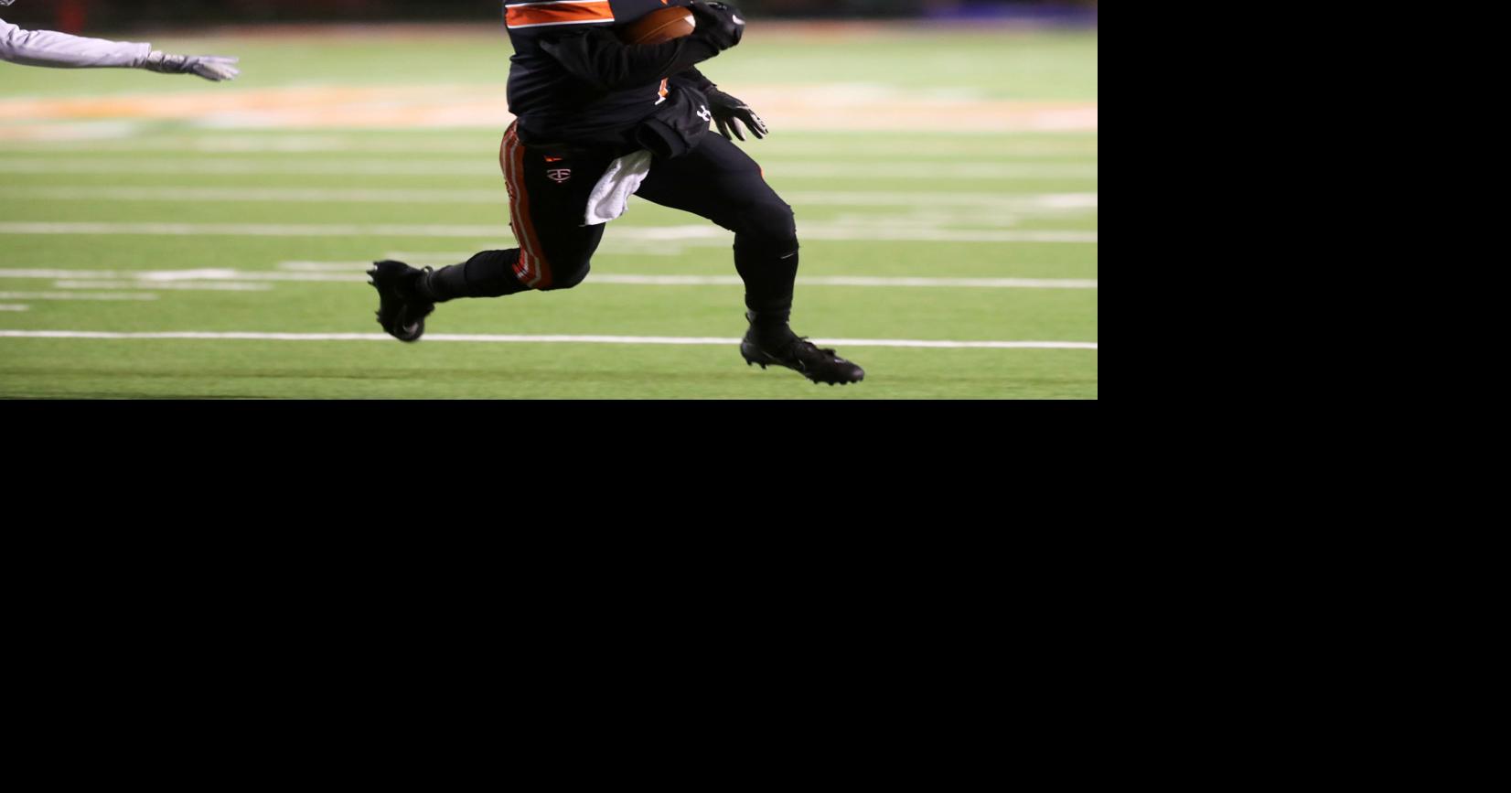 Texas City hangs close, but Angleton pulls away late | High School ...