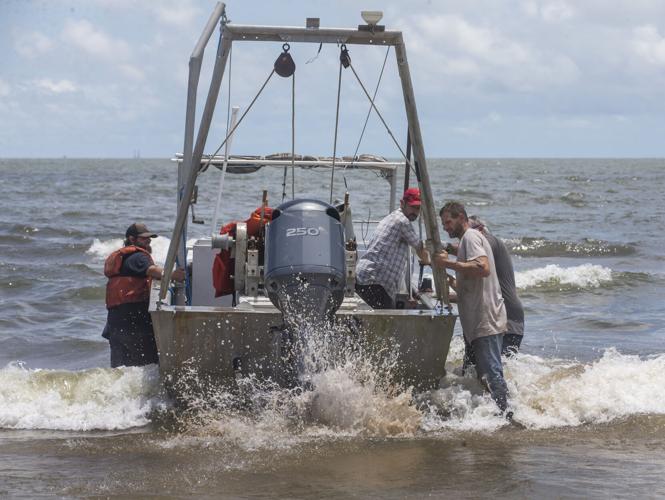 Stranded shrimp boat sparks massive recovery effort on Crystal Beach ...