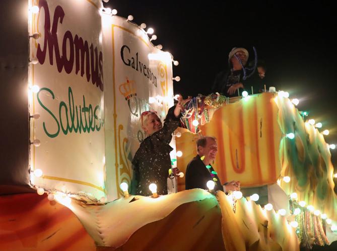 Oldest and largest Mardi Gras Krewe parades through Galveston | In ...