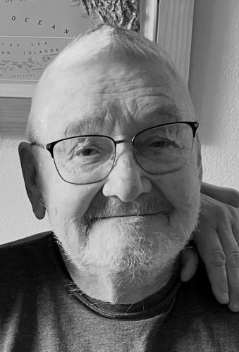 Donald E Carlson | Obituaries | The Daily News