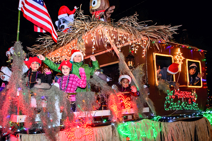 Christmas on parade in Dickinson | Local News | The Daily News