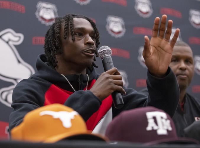 Hitchcock WR picks A&M in college commitment announcement | High School ...