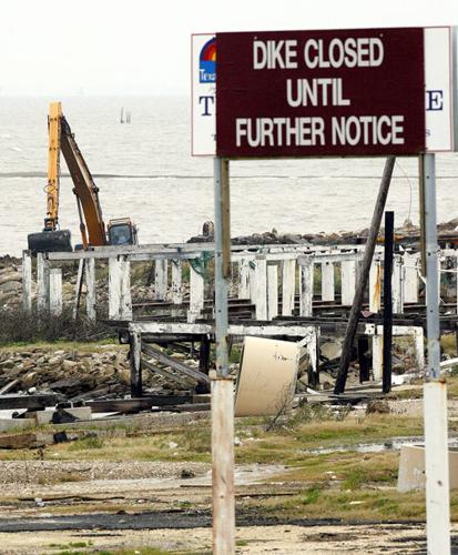 Construction equipment arrives at Texas City Dike | Local News | The ...