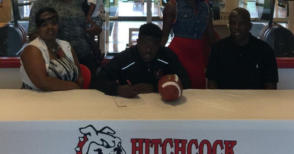 Hi Fives: Hitchcock's Nathaniel Walker signs football NLI with Southern ...
