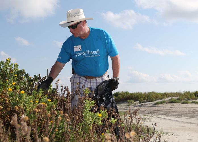 1,300 participants clean up Galveston beaches | Local News | The Daily News