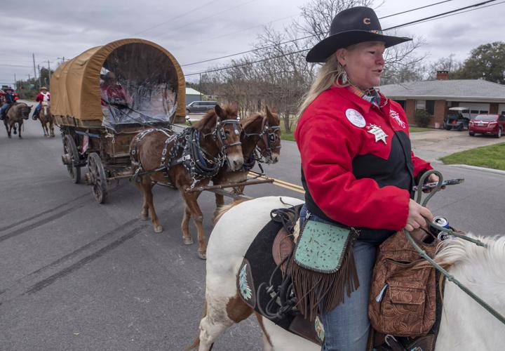 Trail riders wind through Galveston County bound for Houston Rodeo ...