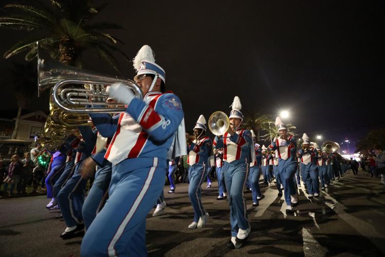 Oldest and largest Mardi Gras Krewe parades through Galveston | In ...