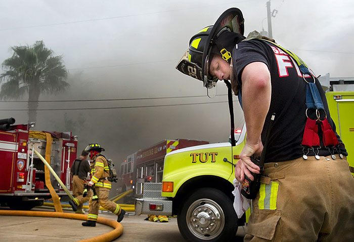 Multiple crews battle house fire in Dickinson | Local News | The Daily News