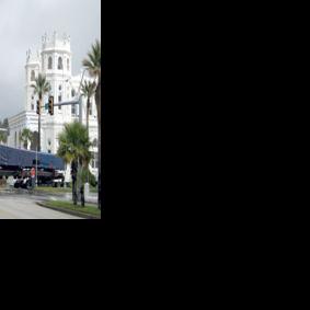 Windmill blade mold temporarily blocks Broadway | Local News | The ...