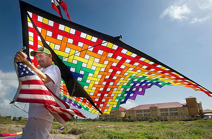 Kite fliers protest city’s crackdown on island business | Local News ...