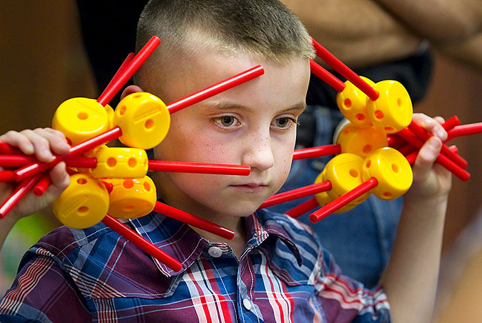 Santa Fe 2nd-graders build part of world’s tallest toy | Education ...