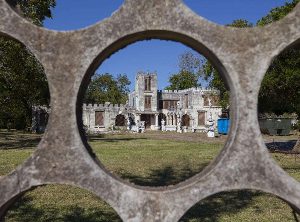 Growing Houston chain buys Queen's Bar-B-Que; couple buys Santa Fe ...