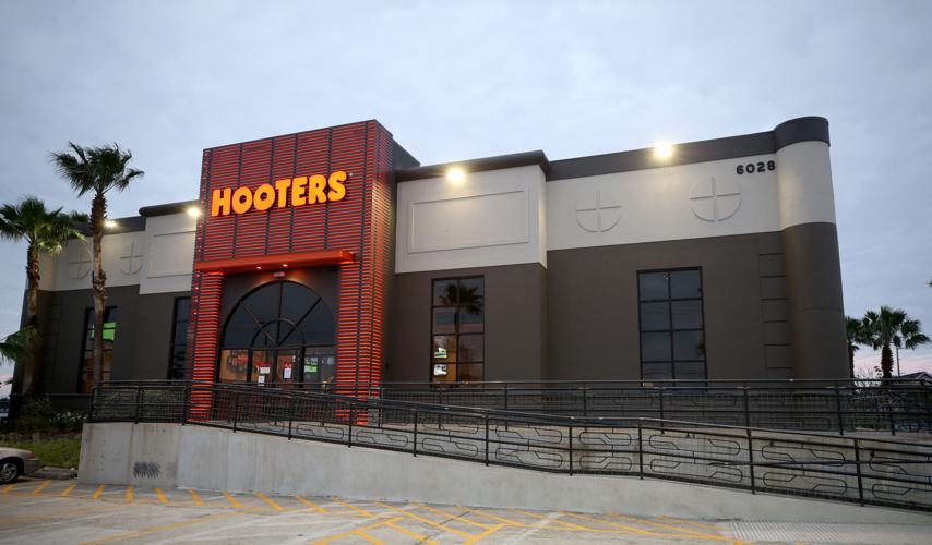 Hooters spreads wings on island, prepares to open | Biz Buzz | The ...