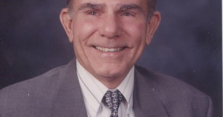 Former County Judge Ray Holbrook dies at 97 | Local News | The Daily News