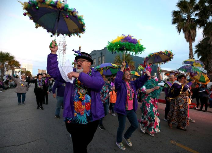 Fat Tuesday parade wraps up Mardi Gras in Galveston | Local News | The ...
