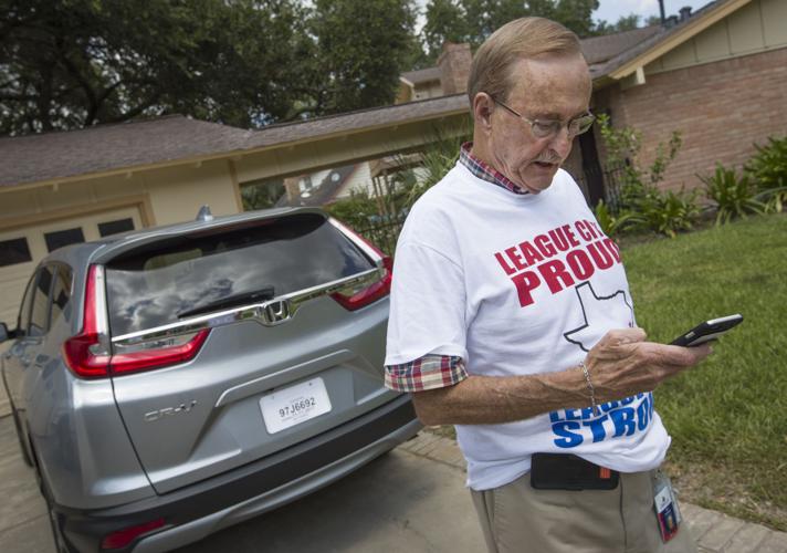 League City mayor visits hard-hit neighbors | Local News | The Daily News