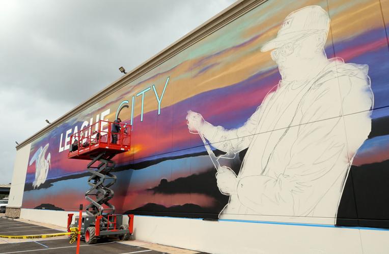 League City mural takes shape | Local News | The Daily News