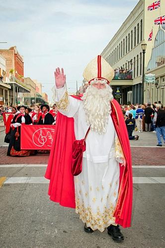 Festivalgoers deck out in Victorian duds | Local News | The Daily News