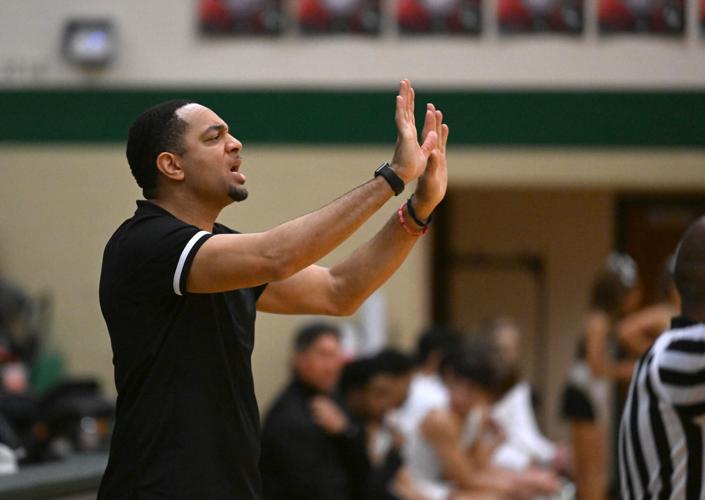 Hitchcock starts fast, overwhelms Anahuac in area-round rout | High ...