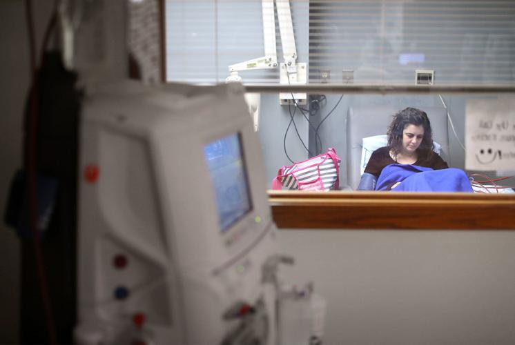 ‘It's just not fair’: Janesville mother searches for another kidney ...