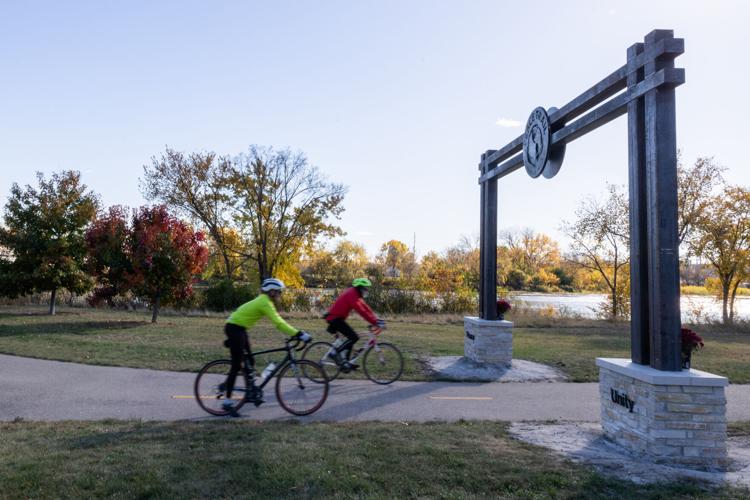 New arch celebrates Peace Trail near-link from Beloit to Janesville ...