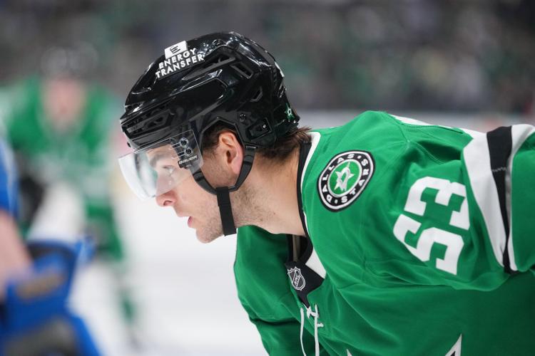 Robertson scores 30th goal with a minute left to lift Stars over Blues ...