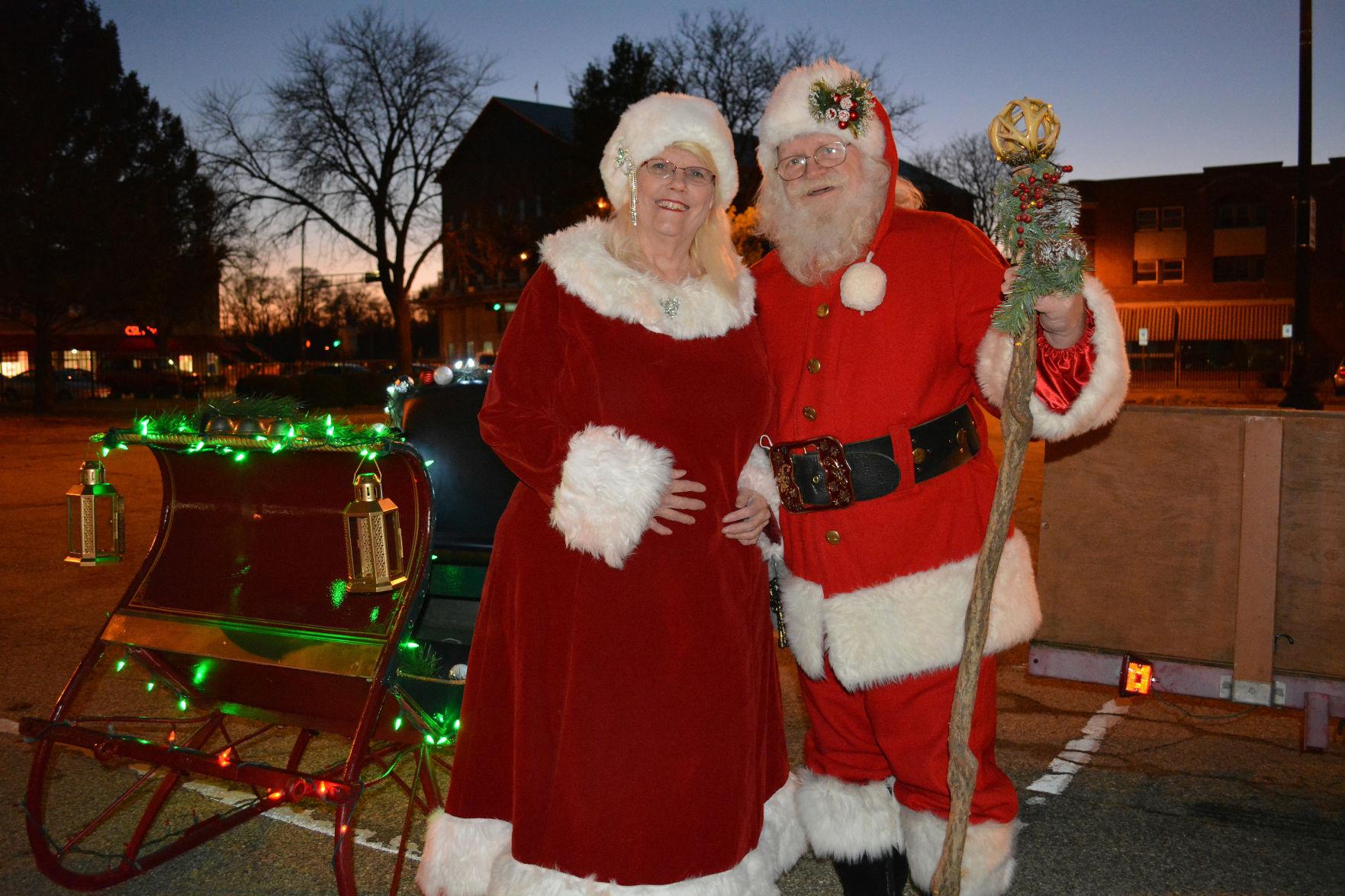 Screen Santa: Clauses reach out to kids virtually this year | Local ...