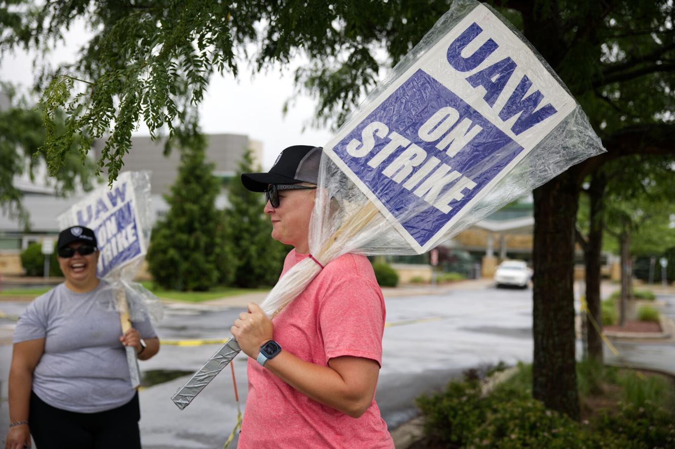 'We thought it would help.' UAW 95 opens food pantry for striking ...