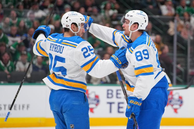 Robertson scores 30th goal with a minute left to lift Stars over Blues ...