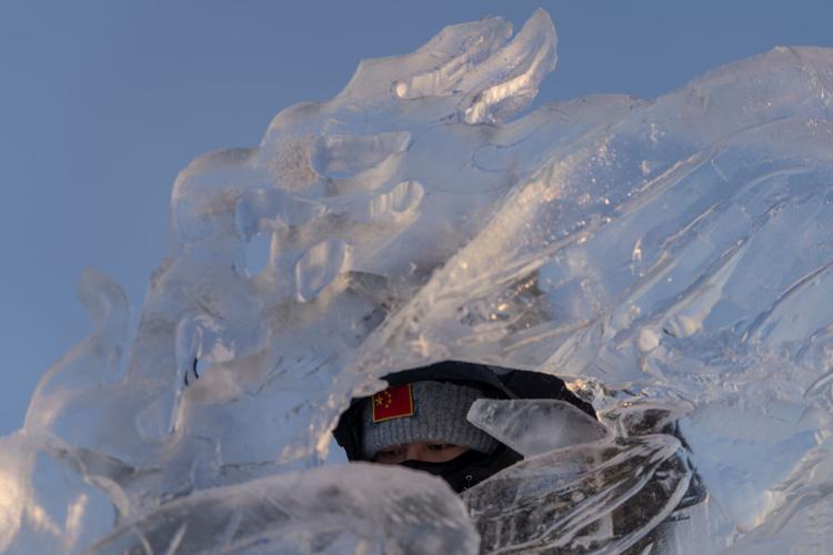 Harbin ice festival draws sculptors and spectators to northern China ...