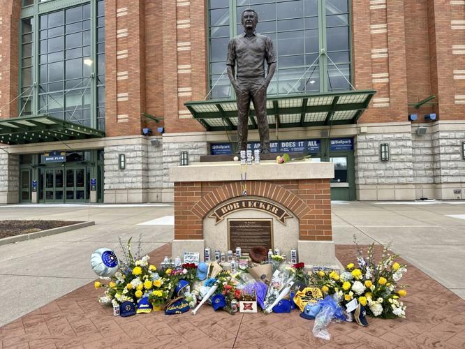 Brewers unveil patch they will wear on their uniforms to honor Bob ...