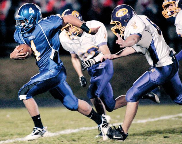 Delavan-Darien football holds off Elkhorn | Archives | gazettextra.com