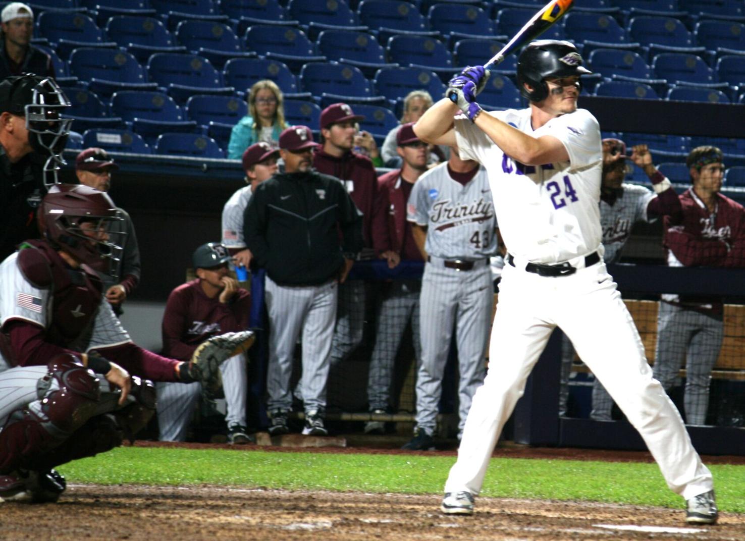 NCAA Division III World Series: Warhawks suspended, leading 6-0 ...