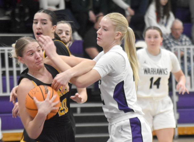 Offensive rhythm leaves UW-Whitewater late, leading to its second loss ...